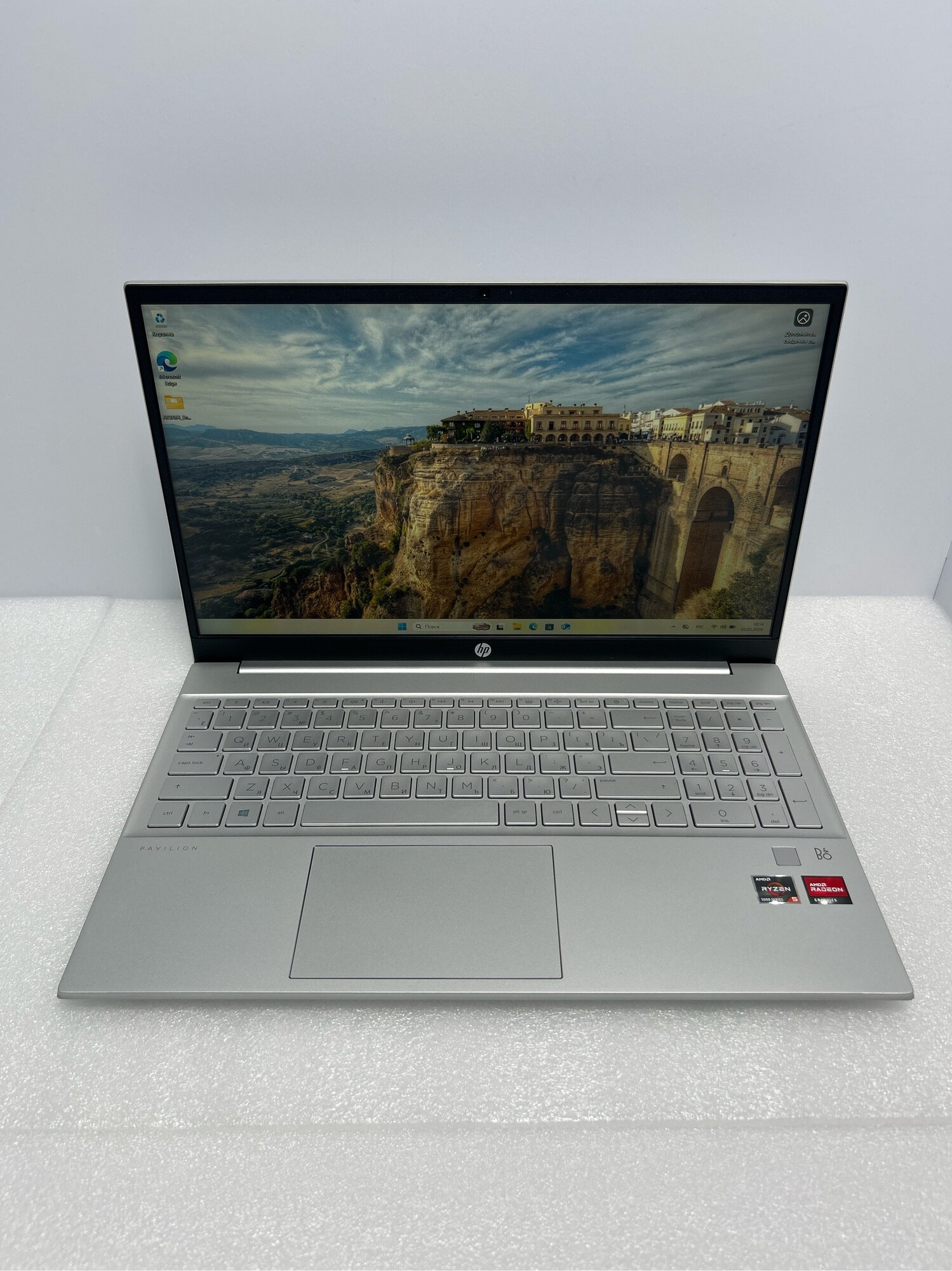 Ноутбук HP Pavilion 15 (eh1042ur) 15.6"/AMD Ryzen 5 5500U/RAM 16 GB/SSD 1024 GB/AMD Radeon Graphics/1920x1080/IPS/Windows 11/Подсветка кл-ры: LED/Серебристый. Состояние: Уценка/Небольшой след. на матрице от клавиатуры/не ориг. коробка