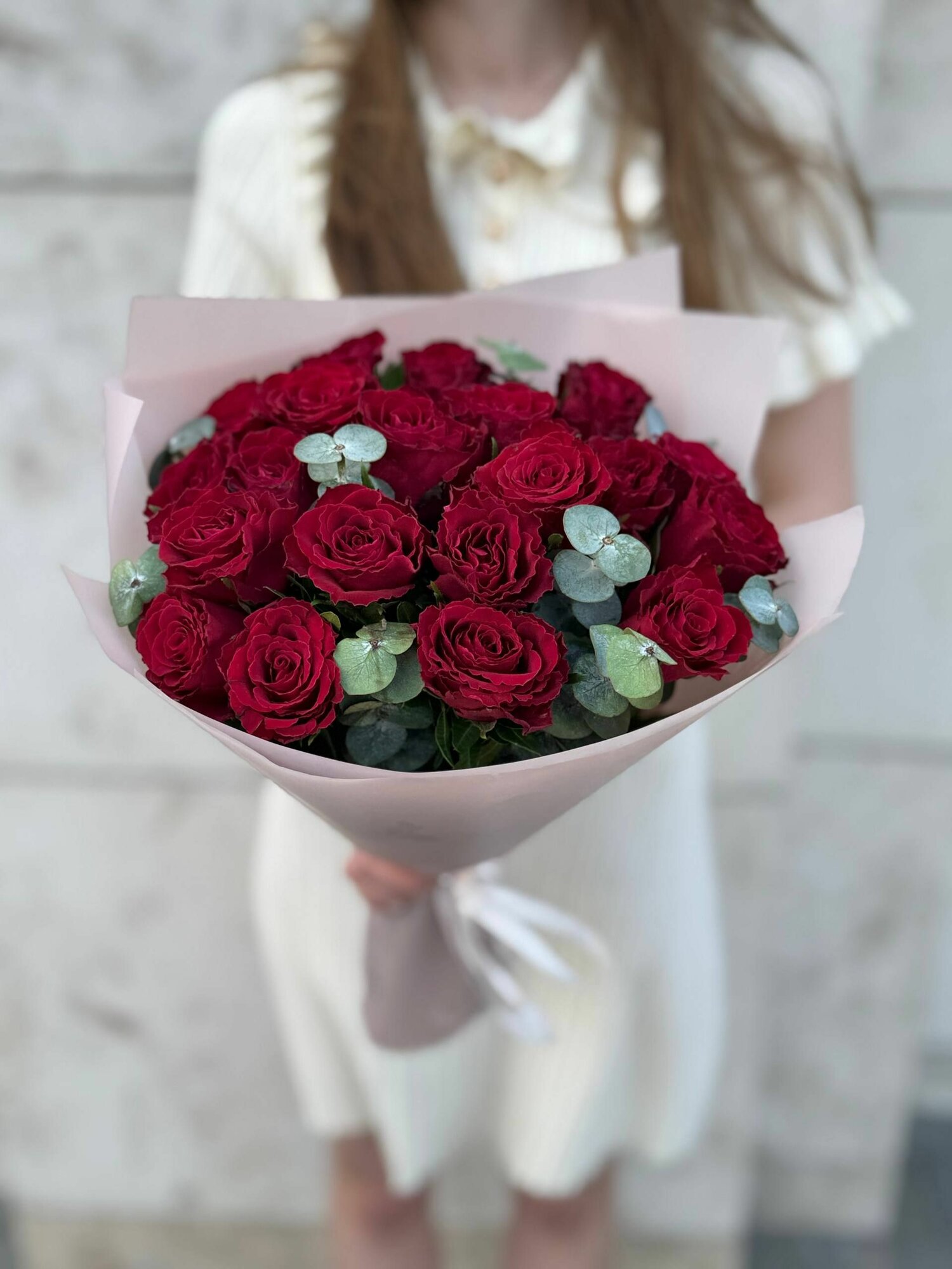 Букет цветов / Decoriflora / Монобукет из Роз, цвет Красный, 19 шт — фото 1