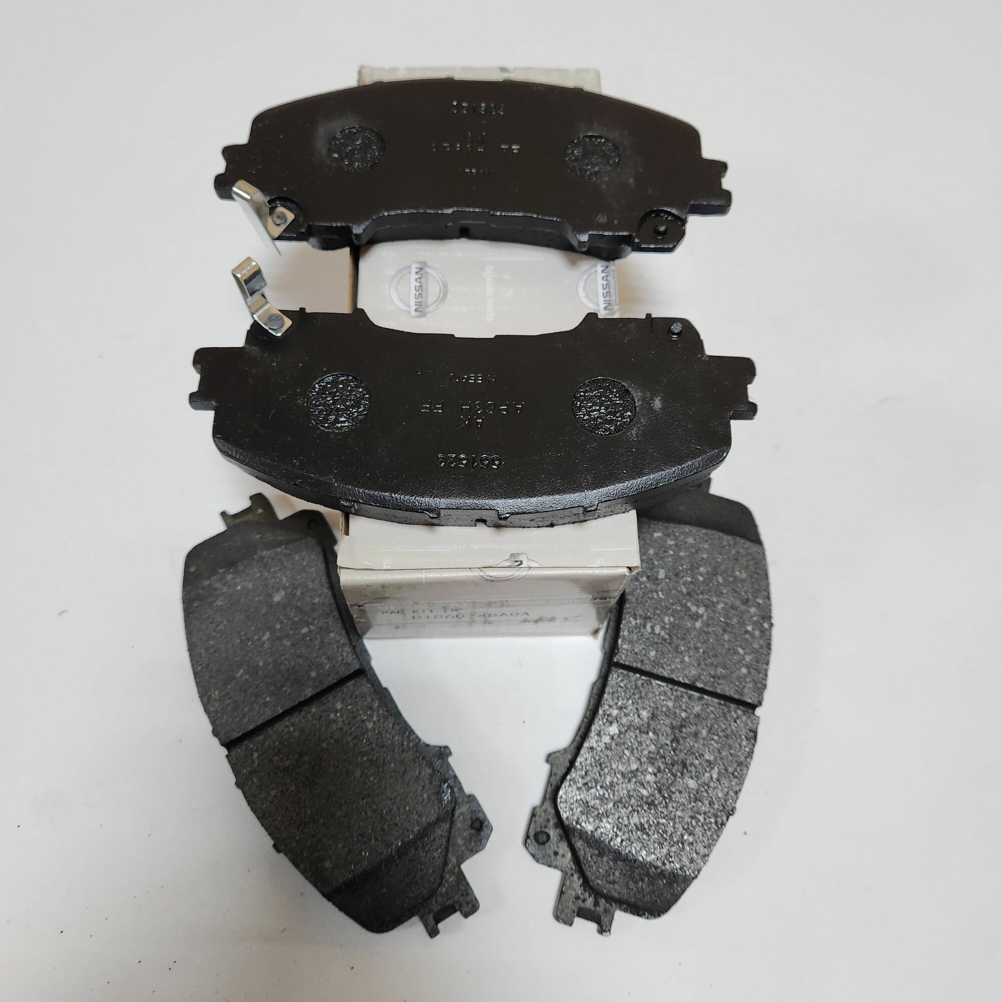 Колодки тормозные передние Nissan D1060-4BA0A