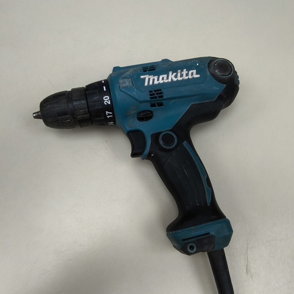 Дрель-шуруповерт Makita DF0300 синий. б/у уценка