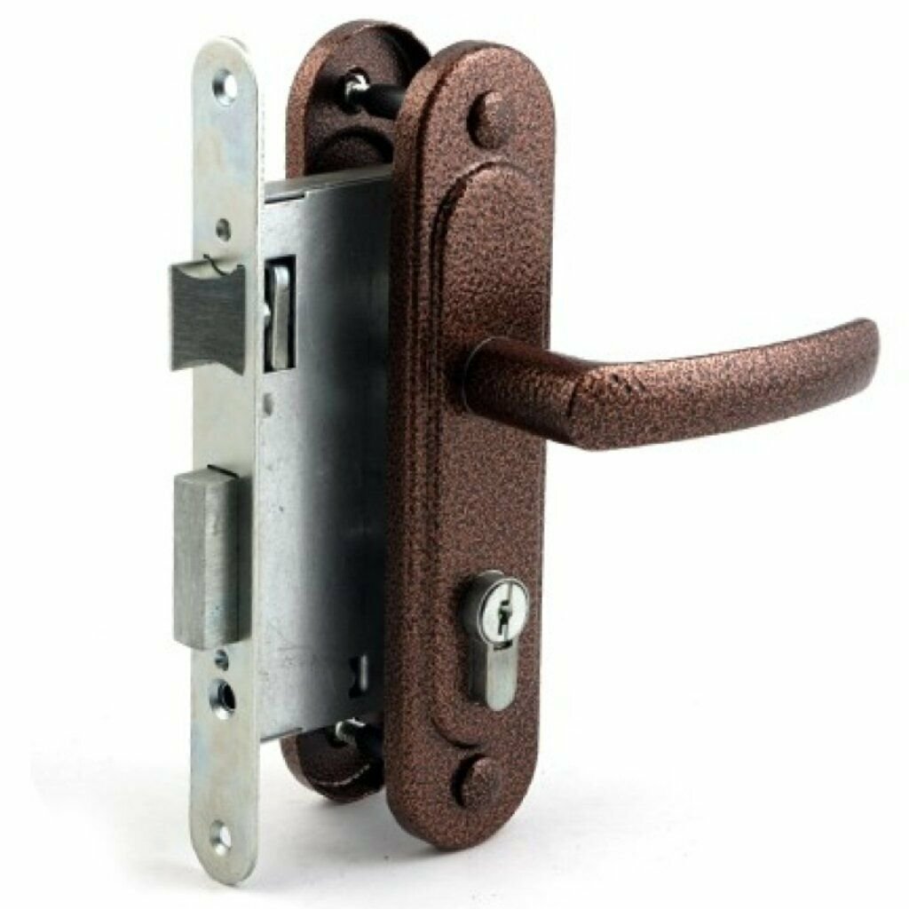 Замок врезной Омега ЗВ7.02 цилиндровый с ручкой в комплекте, цвет медь, межосевое расстояние 55 мм, 4 ключа, стальной корпус.