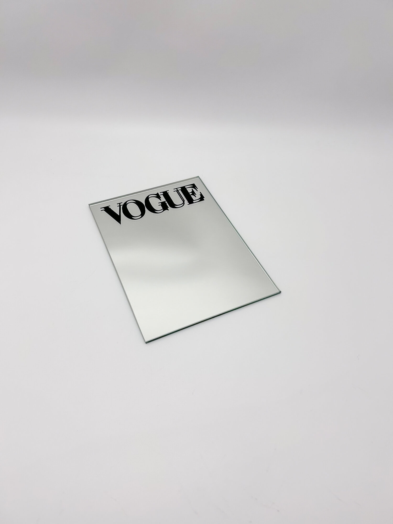 Зеркало интерьерное обложка журнала VOGUE, формат А5, размер 15×21 см, бренд Zrcatko