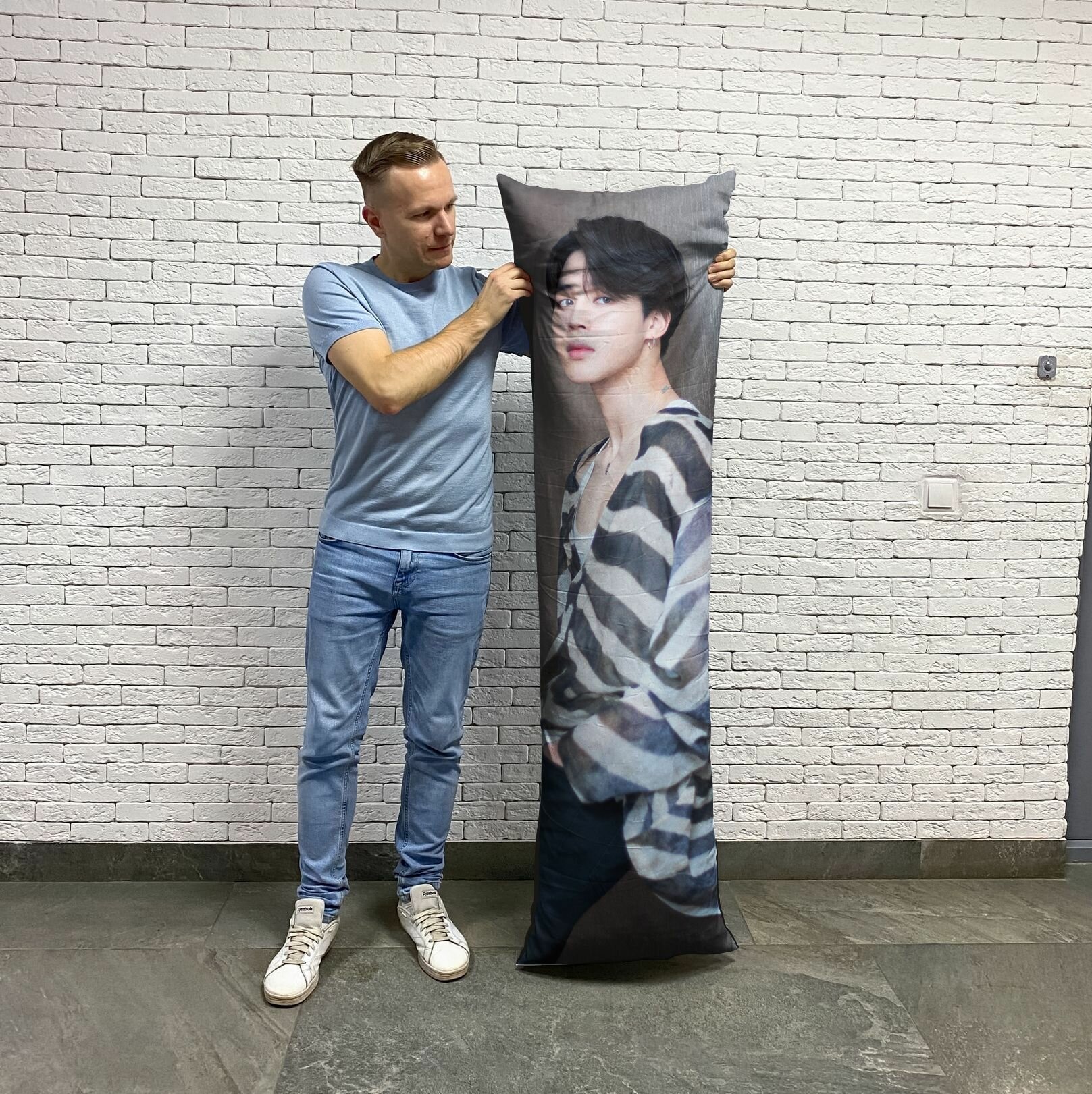 Подушка дакимакура Пак Чи Мин BTS 50x170 см