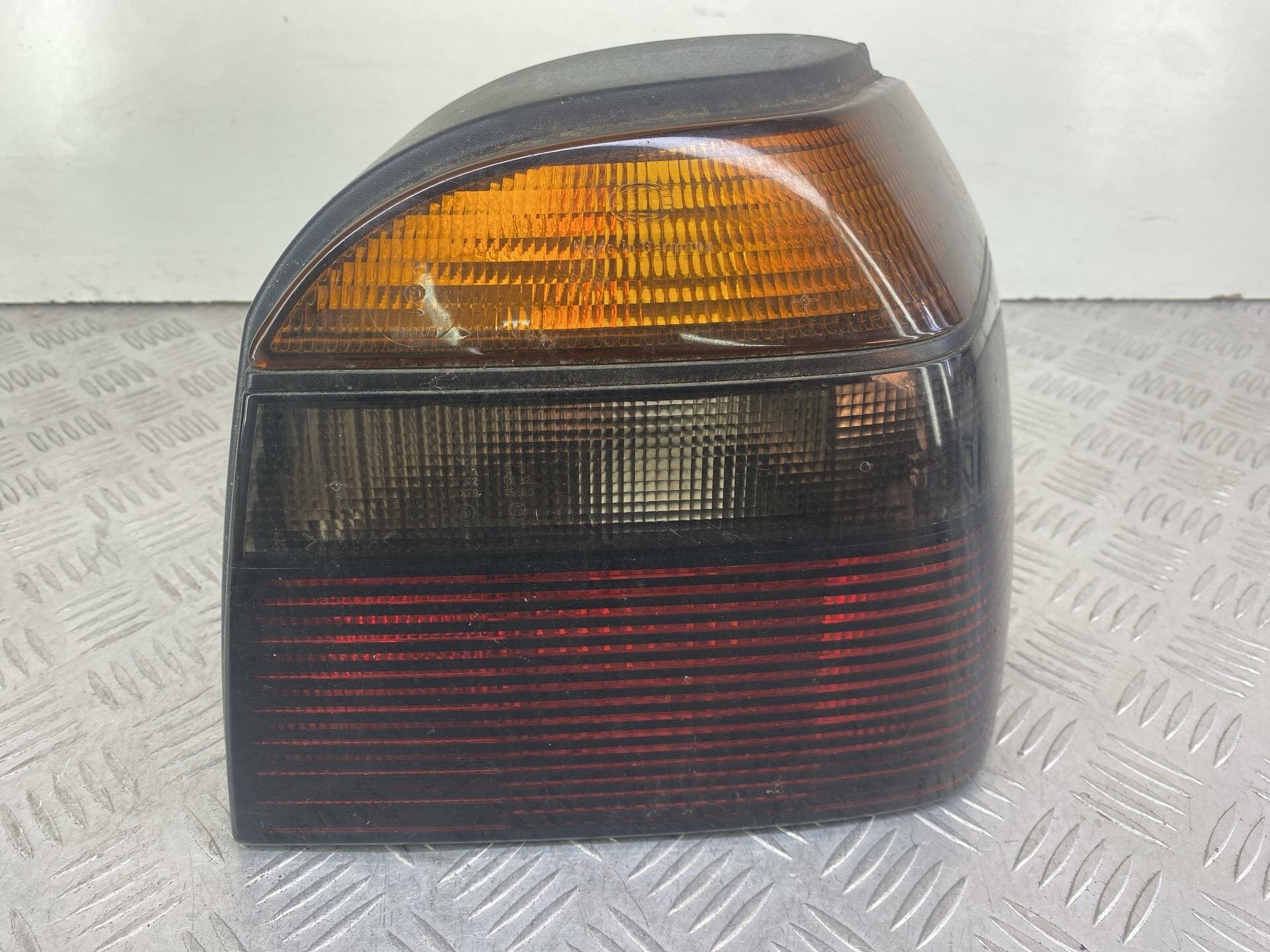 Фонарь задний правый Volkswagen Golf 3 1999 1E0945112