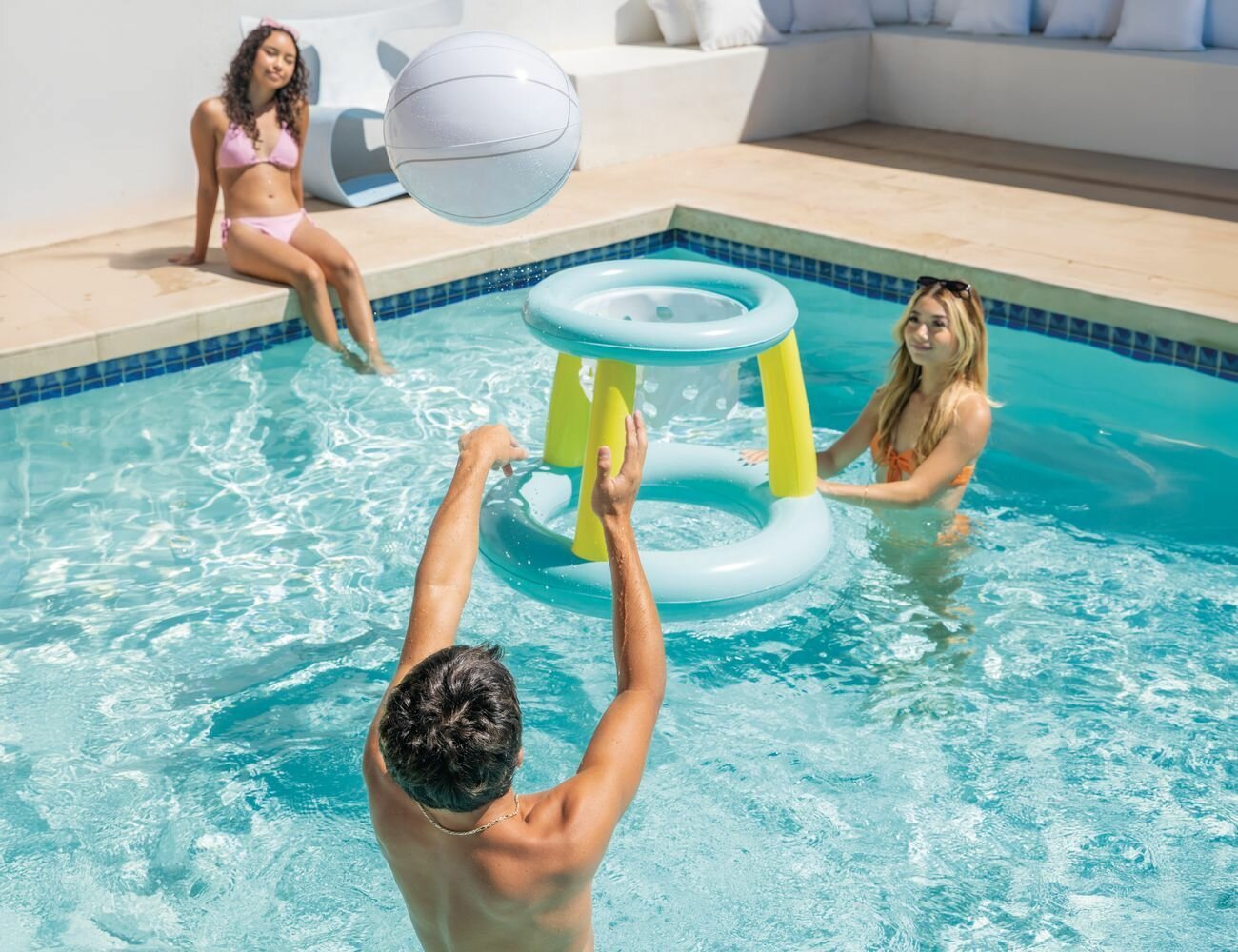 Надувной игровой центр Большое плавающее кольцо Интекс (Intex Mega Floating Hoop), 86х64 см, 56500