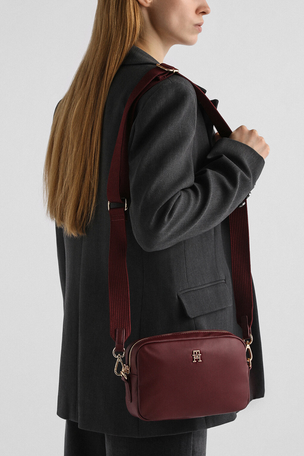 Сумка кросс-боди TOMMY HILFIGER, бордовый — фото 1