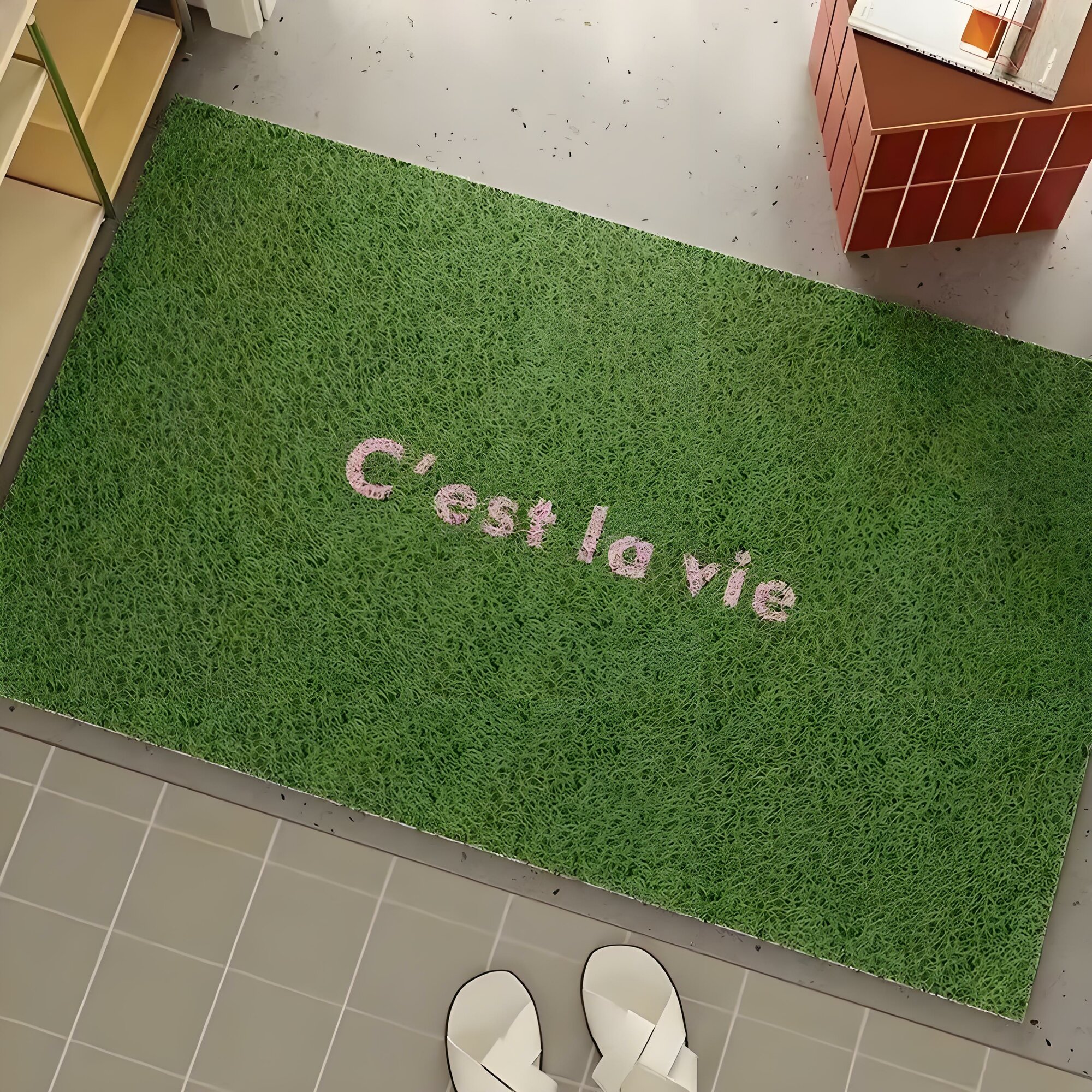 Придверный коврик из ПВХ "C'est la vie" / Искусственная трава / Размер 60x90 см / Зелёный.