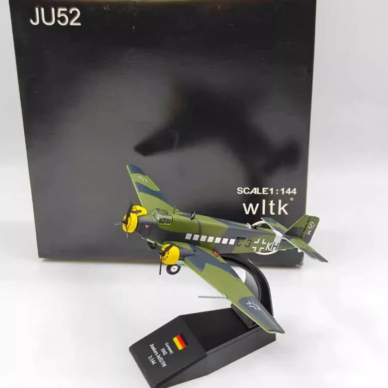 Статичная модель самолета HYINUO JU52 1:144