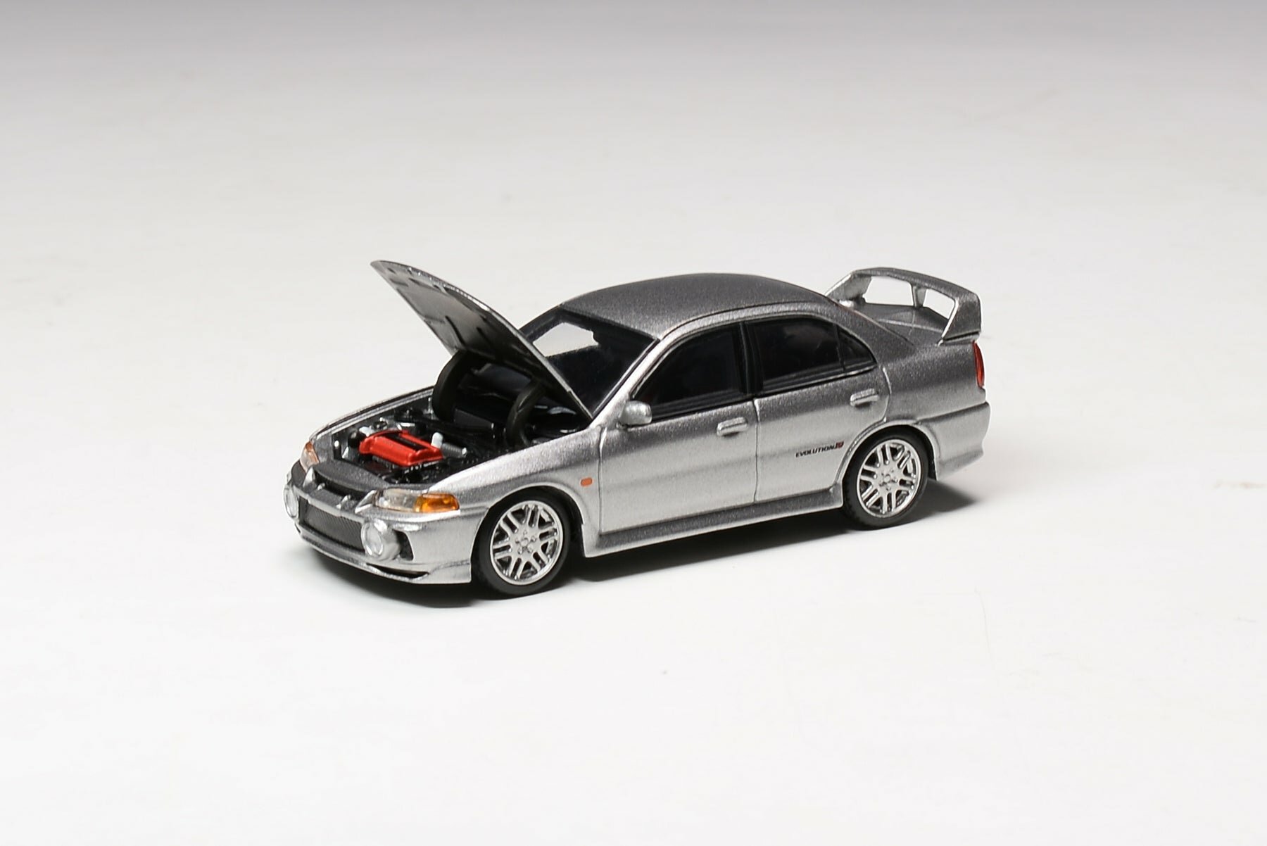 Коллекционная машинка Motorhelix 1:64 Mitsubishi Lancer EVO IV electroplate Electroplating Grey