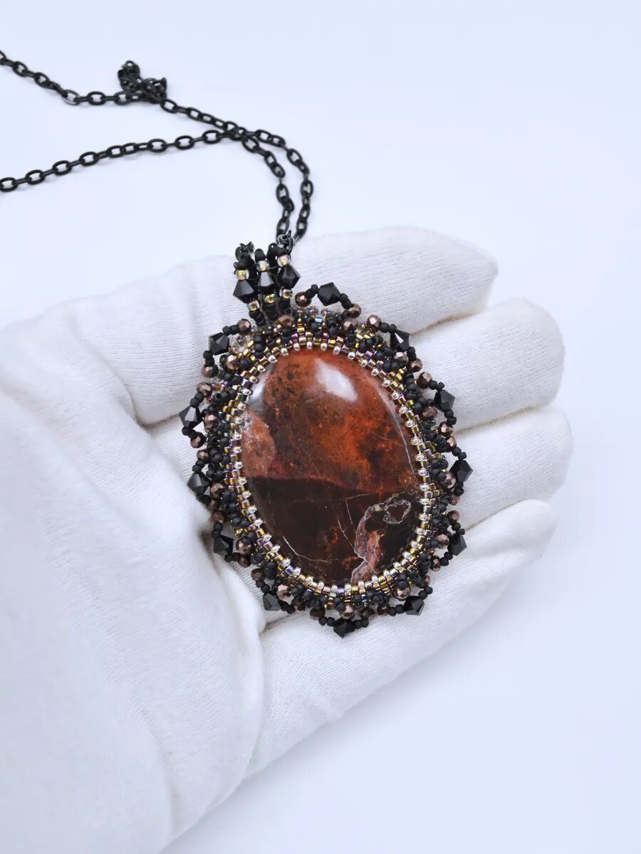 Колье, кристаллы Swarovski, яшма