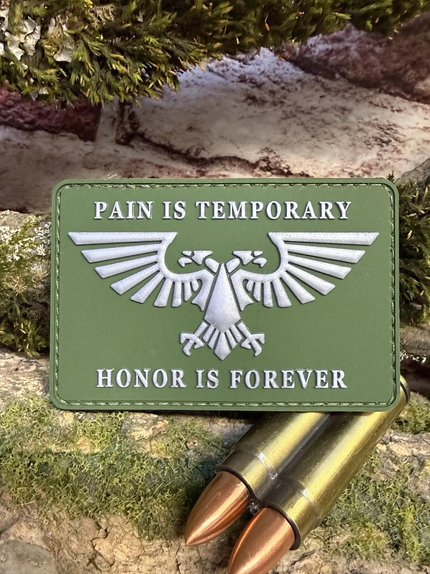 Нашивка-патч WARHAMMER / Pain is temporary, honor is forever 3D PVC 8х5,5 оливковая