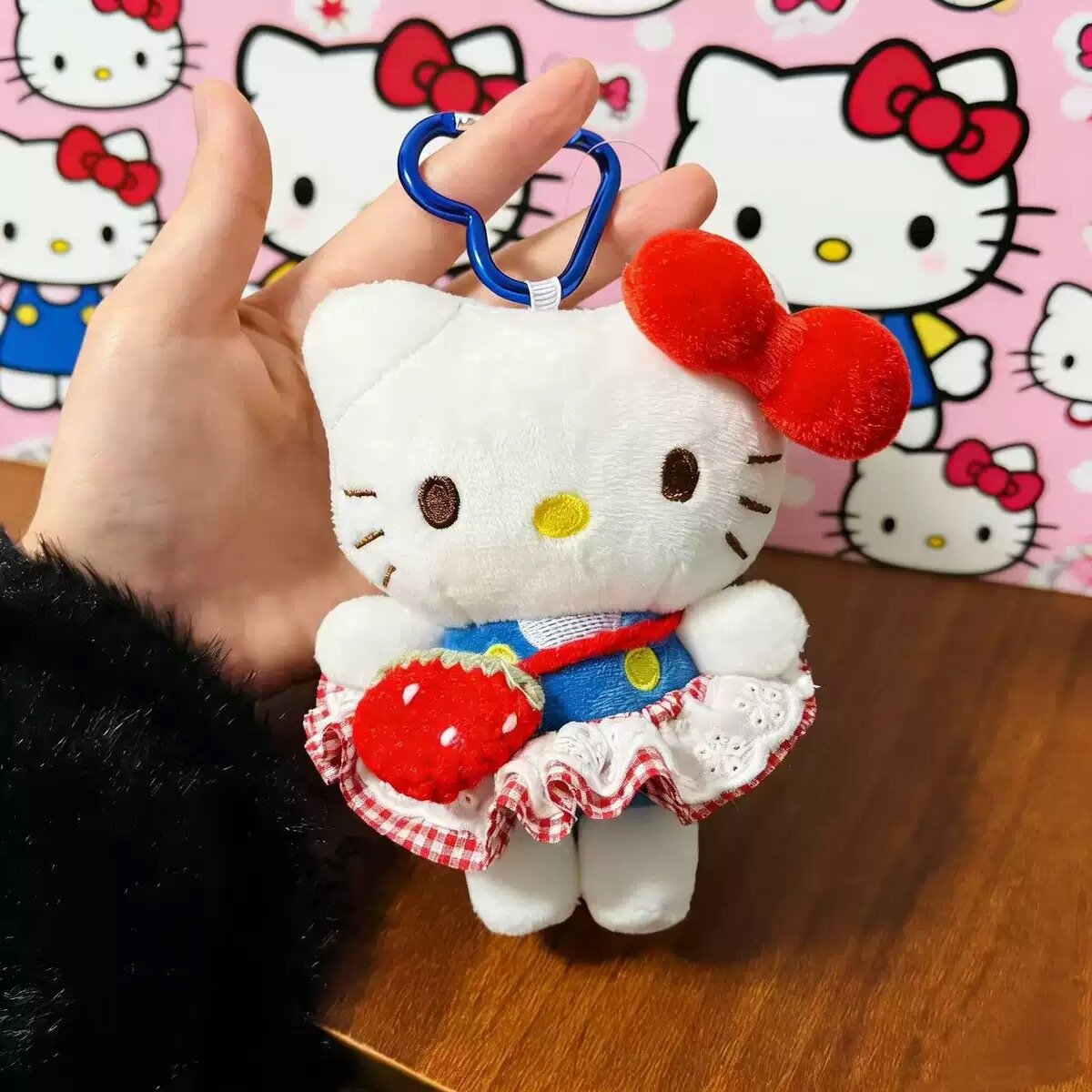 Ключница плюшевая игрушка Китти 13см Клубника Сумка через плечо с сердечной застёжкой, милый кулон