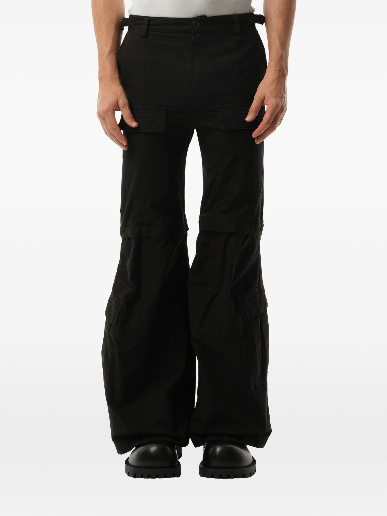 Брюки BALENCIAGA Flared cotton cargo trousers, размер 44, черный — фото 1