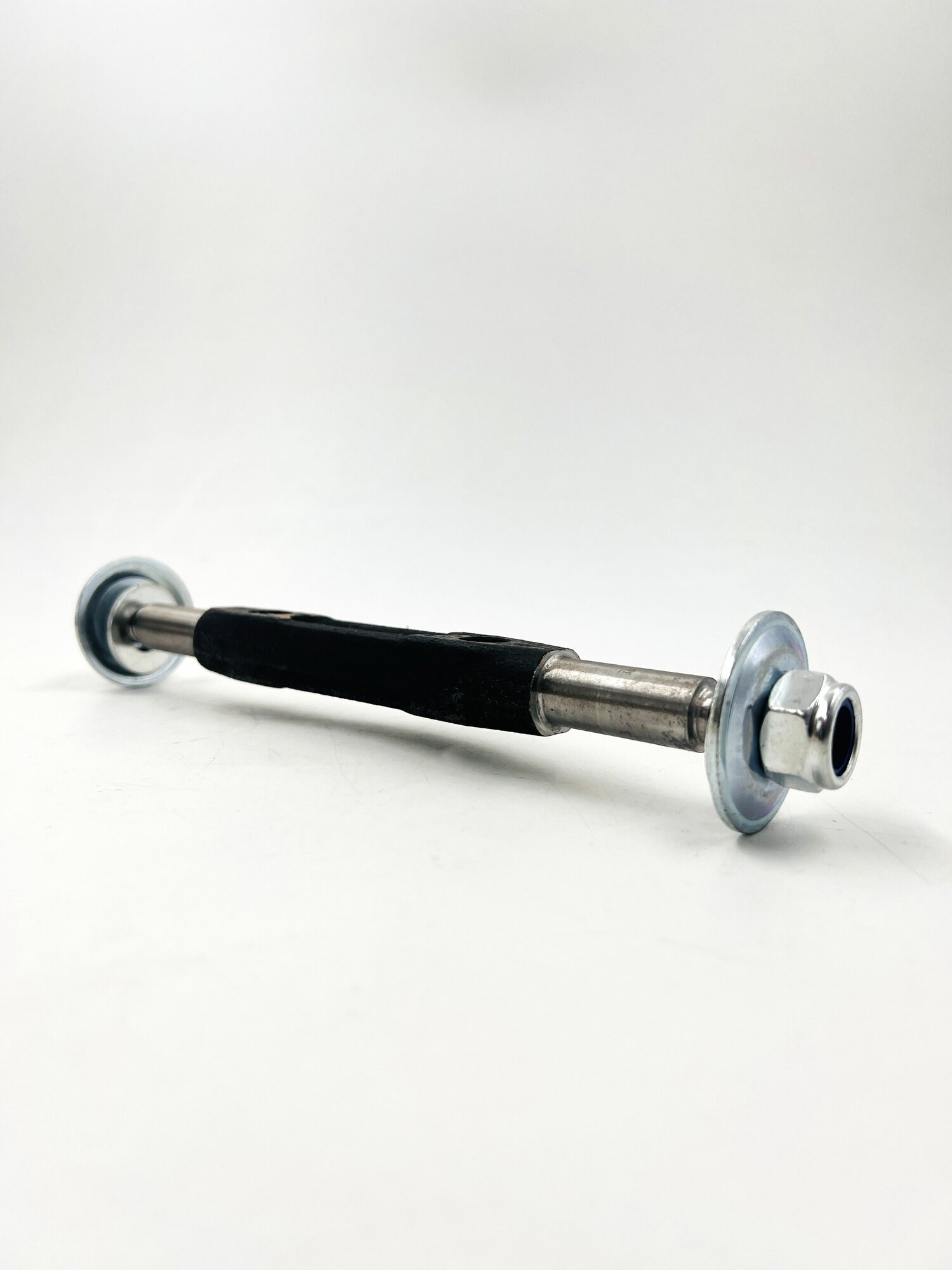 Ось (болт) верхнего рычага Нива ВАЗ 2121, ВАЗ 21213-214 в сборе