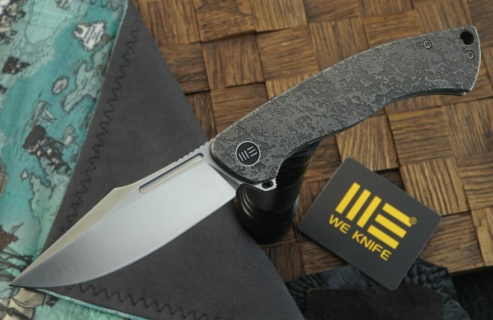 Складной нож We Knife Essential Knight, сталь M390, S, рукоять серый титан