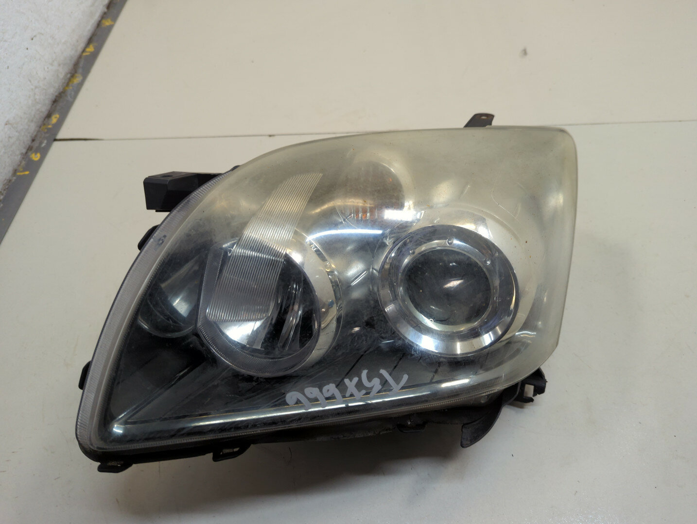 Фара (передняя) левая Toyota Avensis 2 Б/У