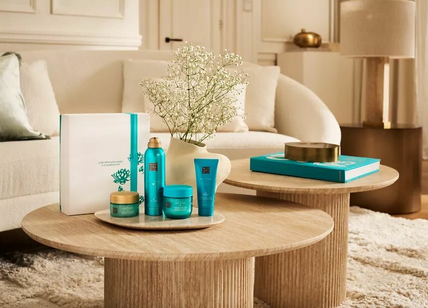 Rituals Набор косметики (гель для душа, крем, скраб и маска для тела) The Ritual of Karma Gift Set M