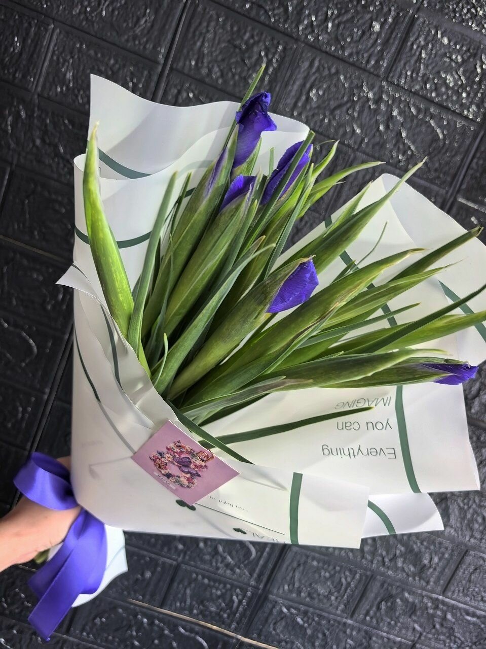 Букет из 15 ирисов сорта "Блю Мэджик"