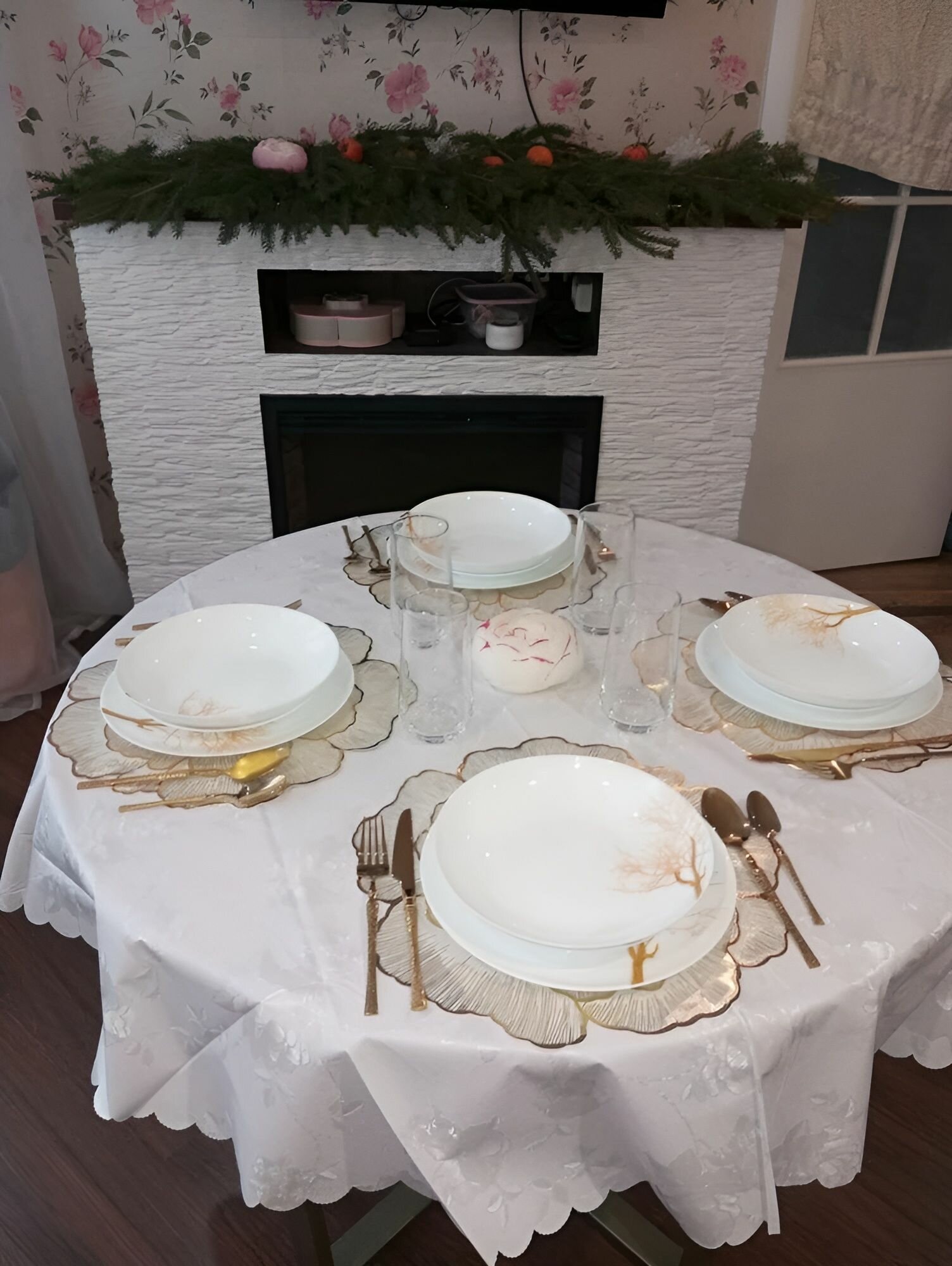 Набор Тарелок. Современный Cтеклянный Обеденный Столовый Сервиз Для 4 Персон Из 12 Предметов. Тарелки, Салатники, Суповые Пиалы. Для Первых, Вторых Блюд, Салатов и Десертов.