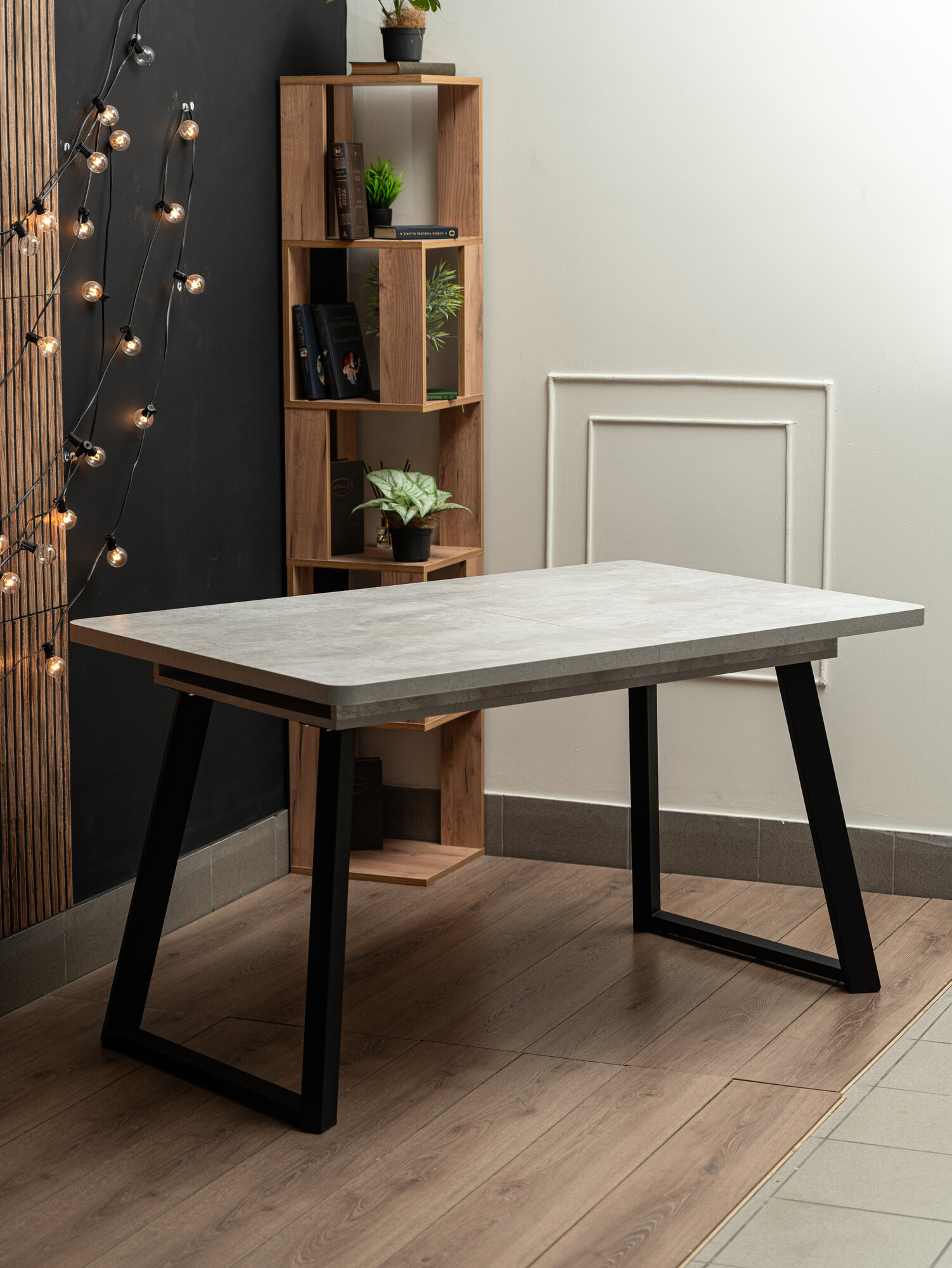 Стол кухонный раздвижной Орфей 17 Лофт лдсп цемент светлый 135/172*850 высота 76 см ножки метал черные идеальный