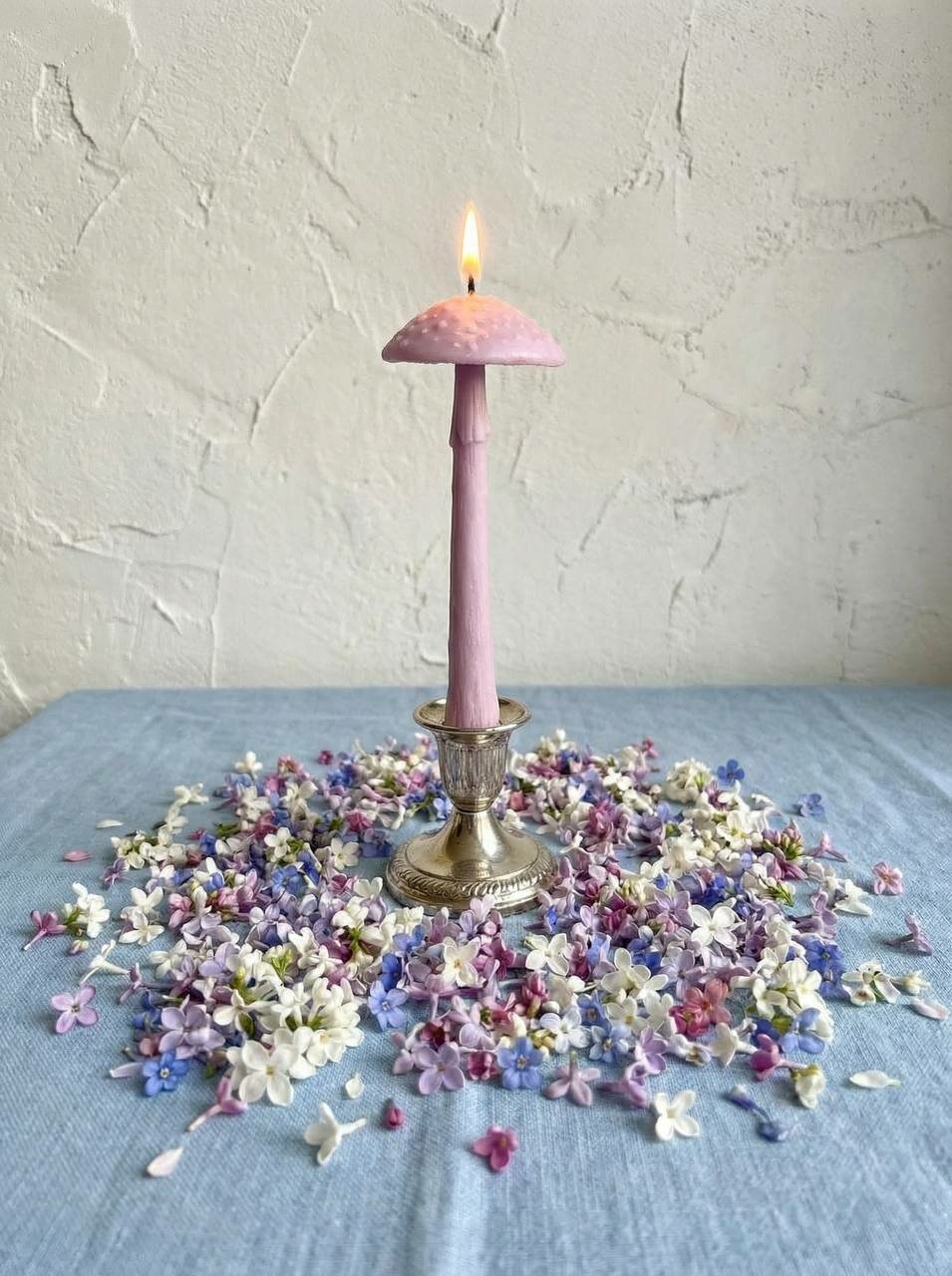 Столовая свеча Unification Love "Гриб мухомор", лиловая, с ароматом черной смородины