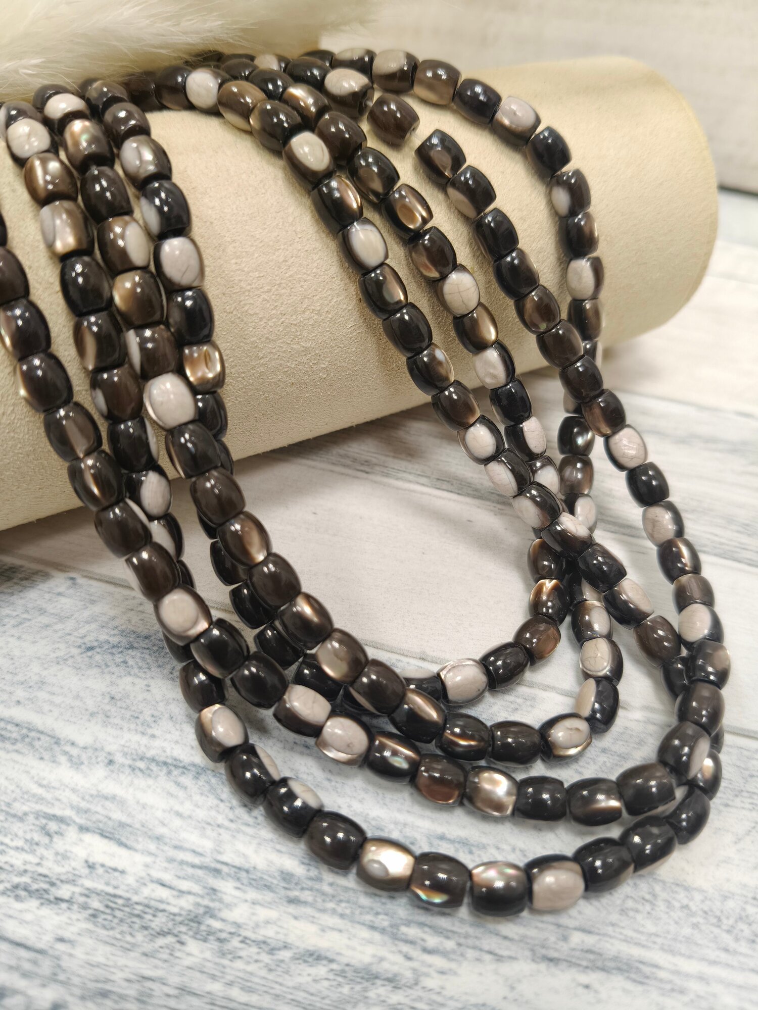 Бусины перламутр коричневый бочонок 6 х 6 мм (нить 39 см), Suntrim