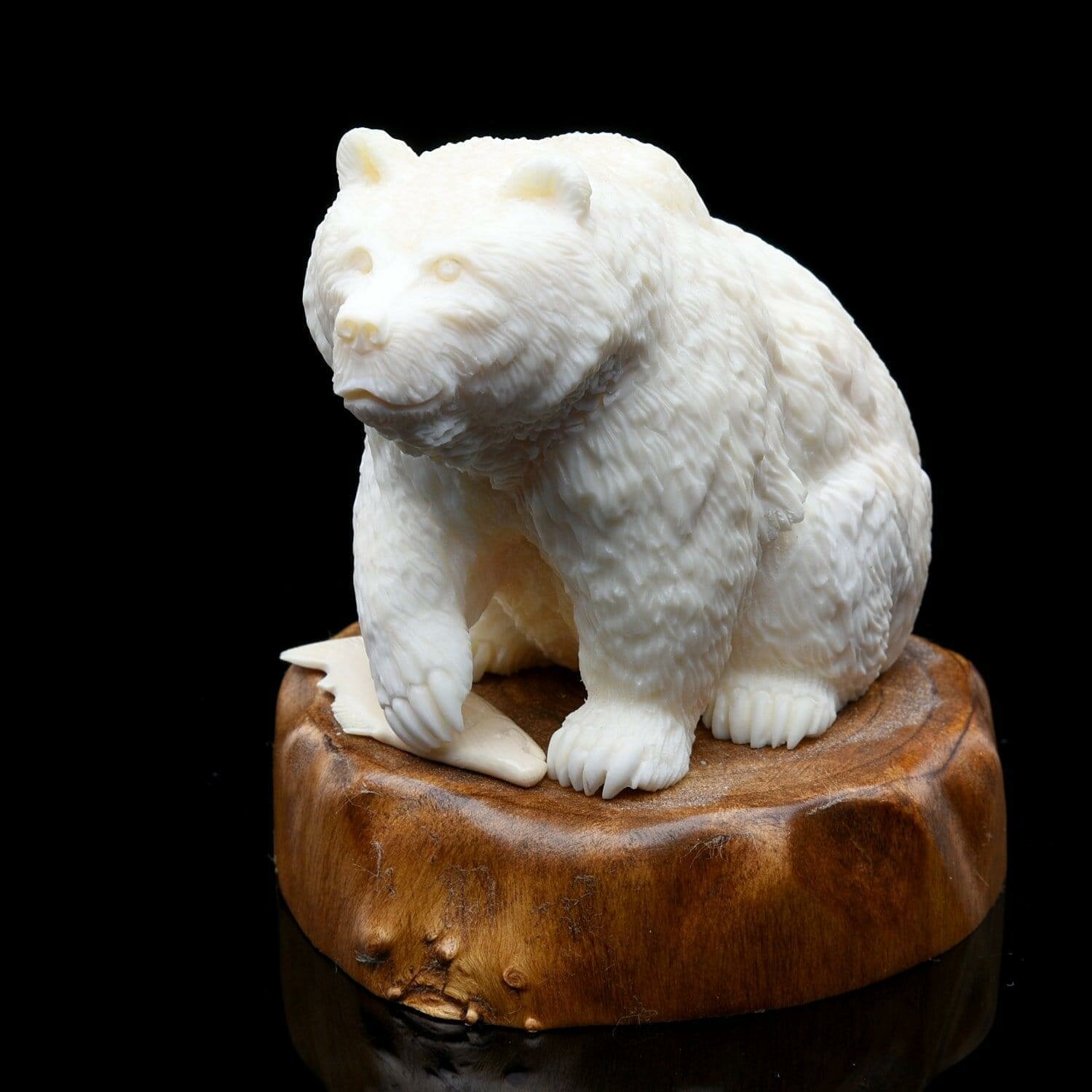 23765/И370 Изделия из кости Скульптура "Рыбачок" Клык моржа