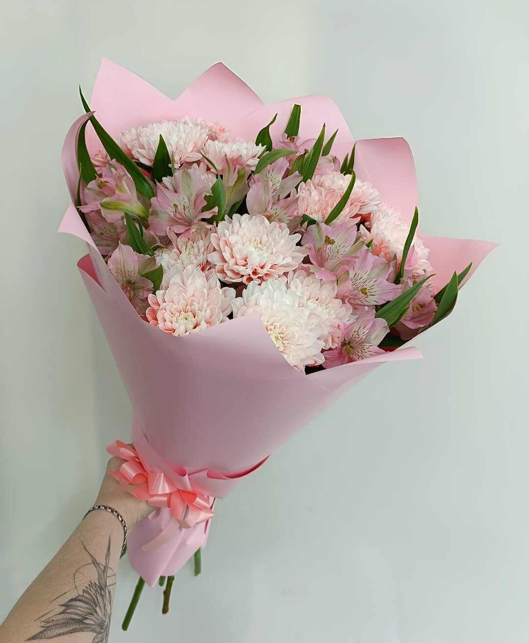 Микс-букет из хризантем и альстромерий, милый букет для любимого человека