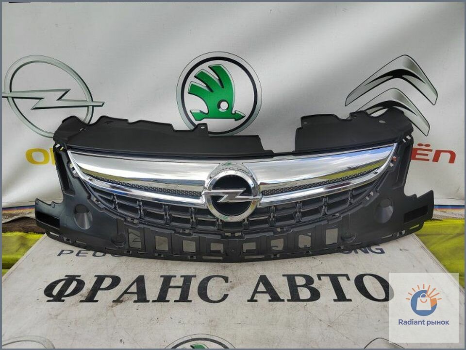 Решетка радиатора Opel Corsa D с 2010-2015 год