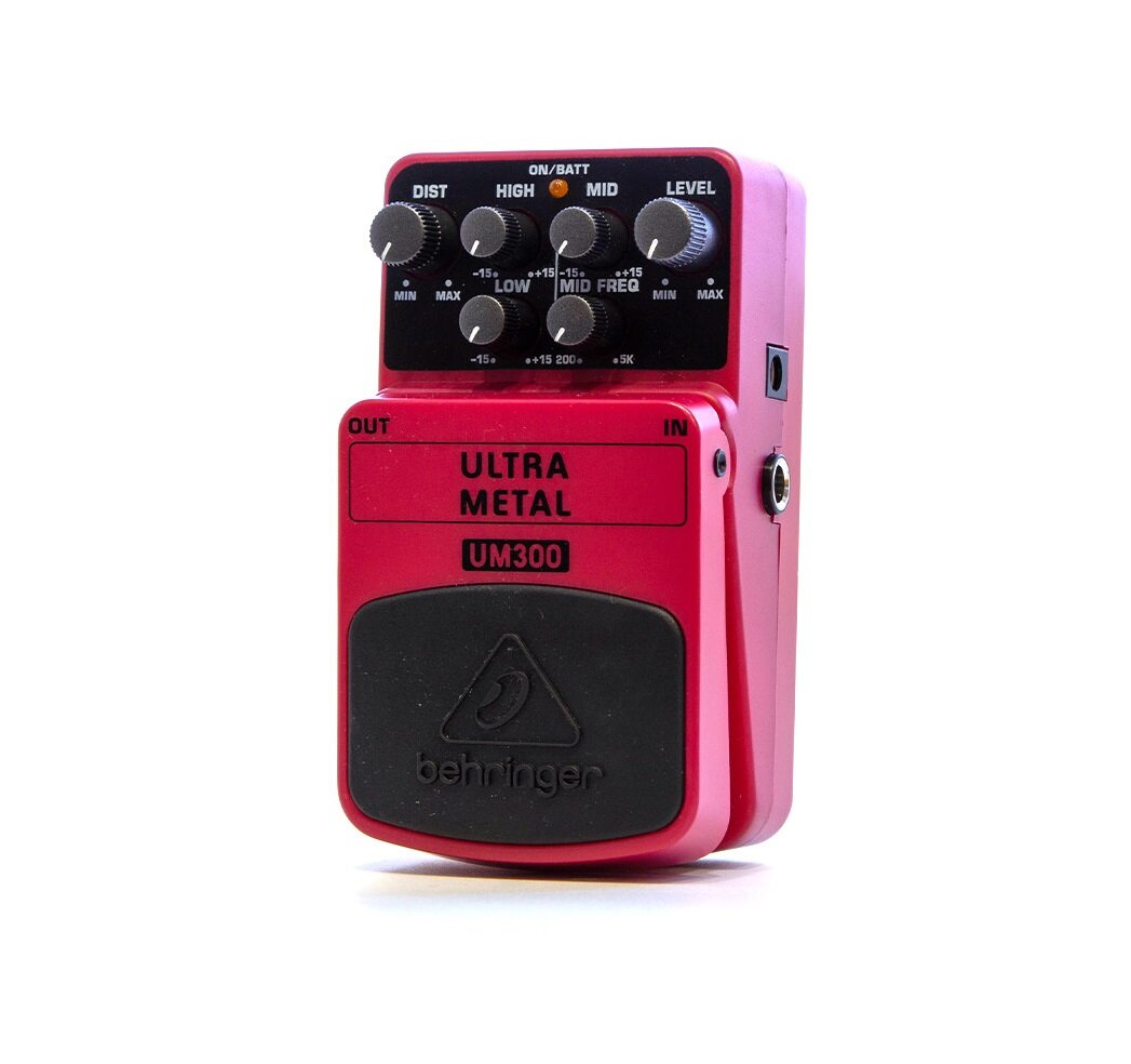Гитарная педаль эффектов Behringer UM300 Ultra Metal, дисторшн для электрогитары