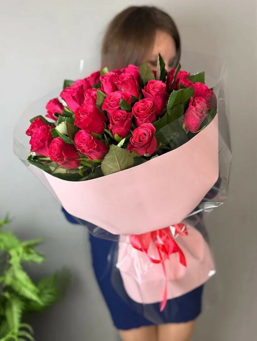 Букет цветов 35 малиновых роз высотой 50 см в нежной упаковке BOTANIQUE FLOWER, розы с доставкой, букет цветов учителю