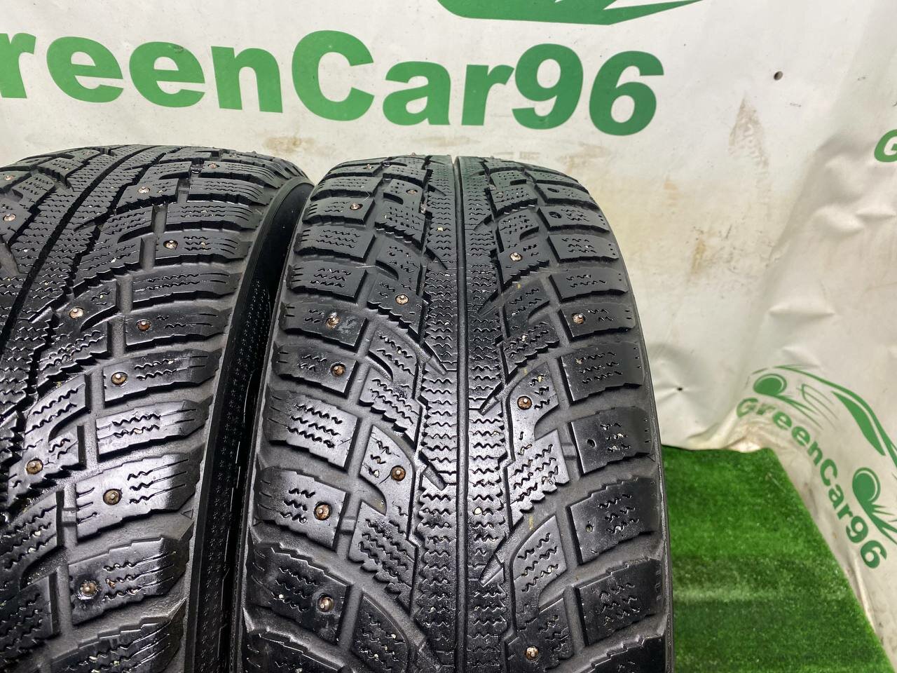 Комплект (2 шт) зимних БУ шин Kumho I'Zen RV Stud KC16 225/60 R17 20% износ MHU522700