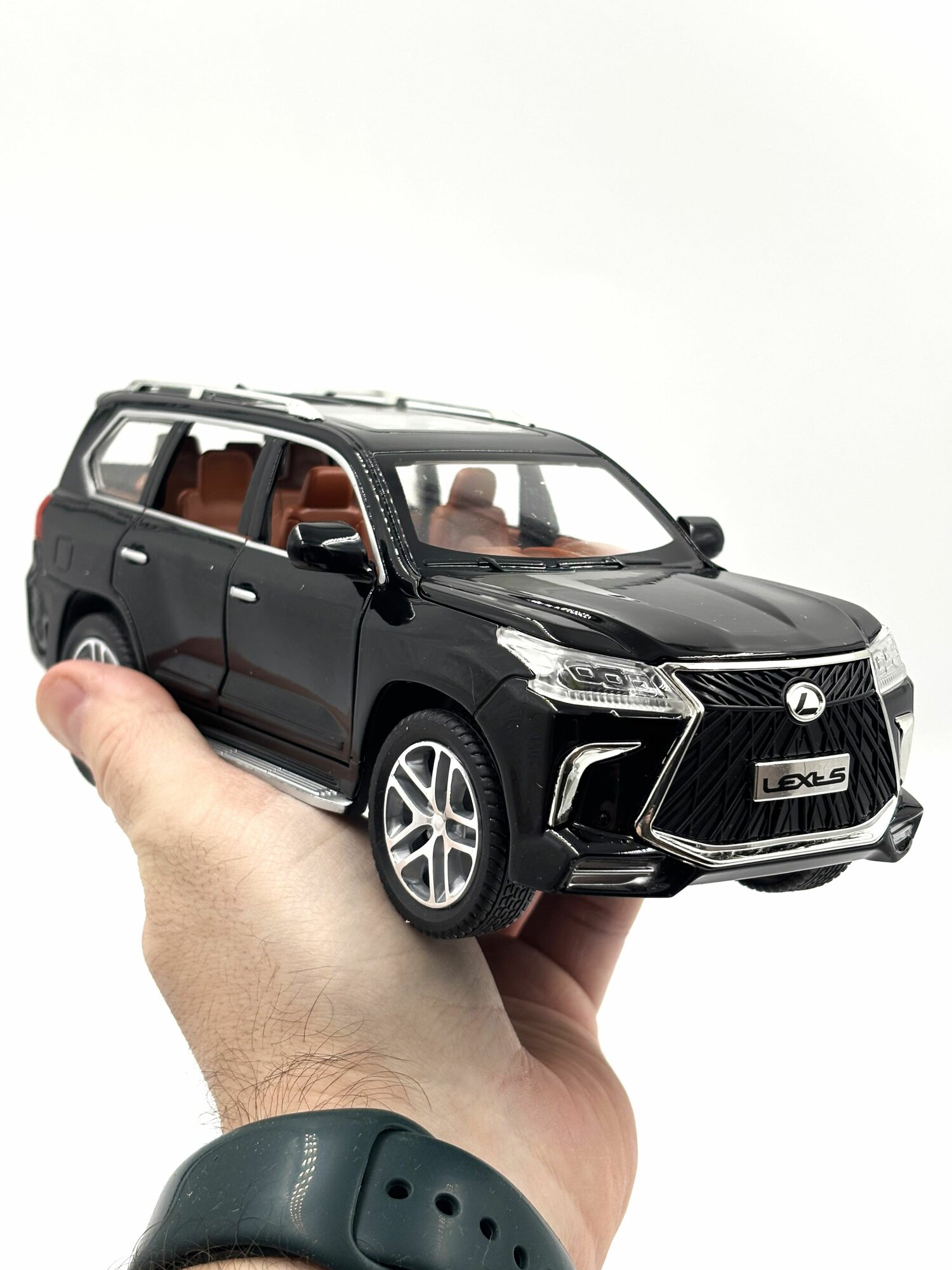 Металлическая машинка Лексус/ инерционная модель машины Lexus LX 570 черный