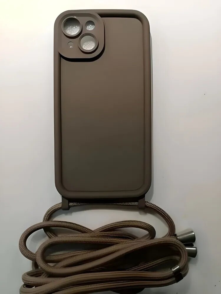 Чехол-накладка для IPhone 15 из толстого высоко-качественного силикона и веревкой-цепочкой на шею.