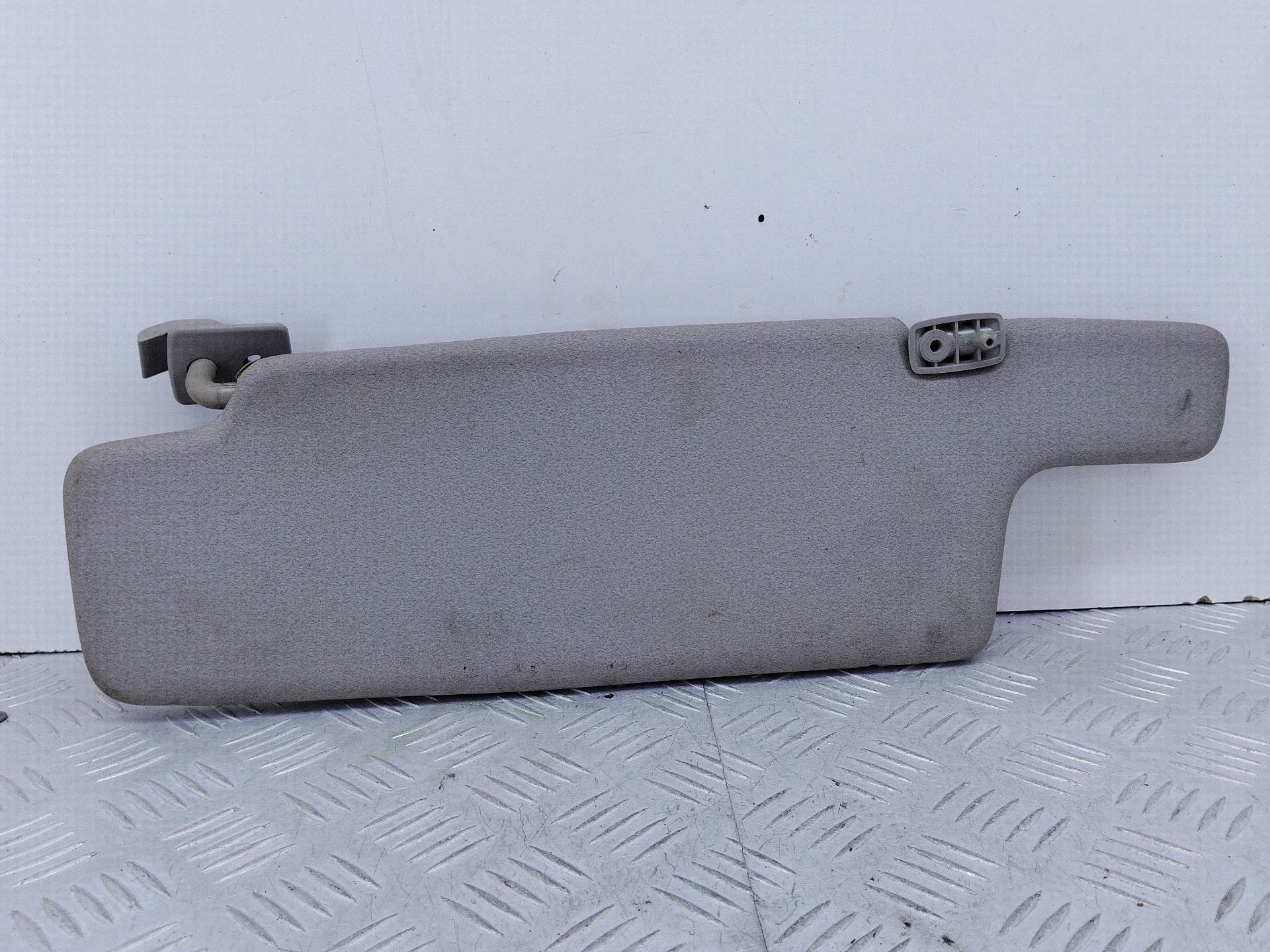 Солнцезащитный козырек правый Volkswagen Golf 3 1993 1H0857552