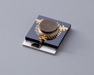 5 GHz to 6 GHz, 0.5 dB Insertion Loss, 18 dB Isolation, GWB Micro-strip Series Isolator-WG502A5