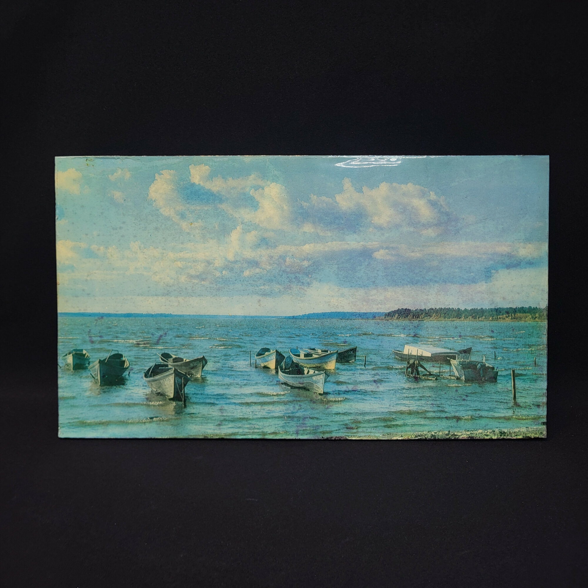 Панно настенное винтажное, СССР. Дерево, пейзаж с лодками и морским берегом