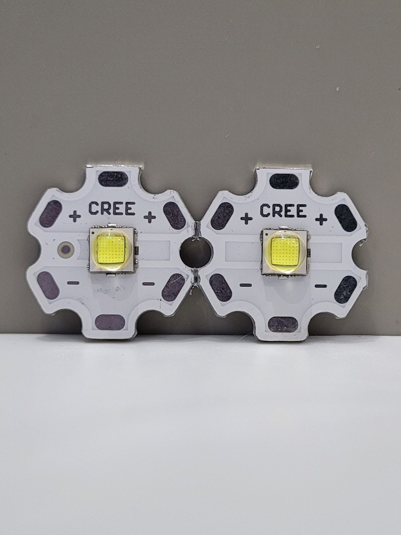 Светодиод Cree XM-L T6 10Вт. 1200 лм 3,3V 3000mA 10000К холодный белый на плате 20 мм