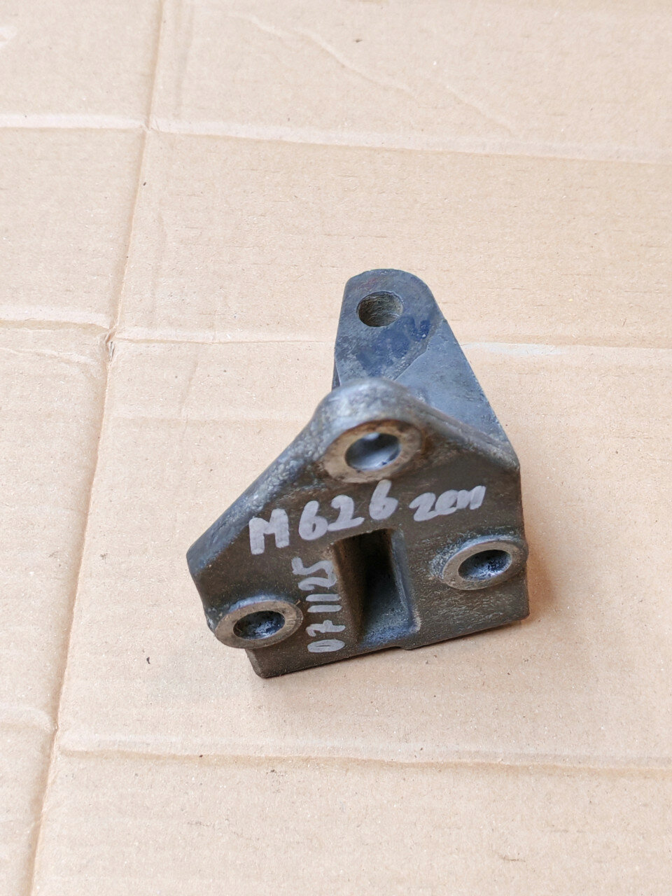 Кронштейн генератора Mazda 626 GE 1.8