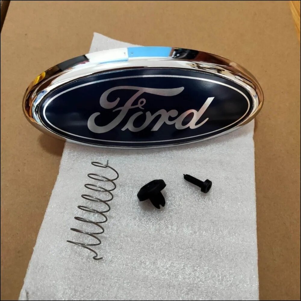 Эмблема замка капота / решетки радиатора передняя Ford Focus 2/Mondeo/C-Max/ OEM 4M51-8216-AA