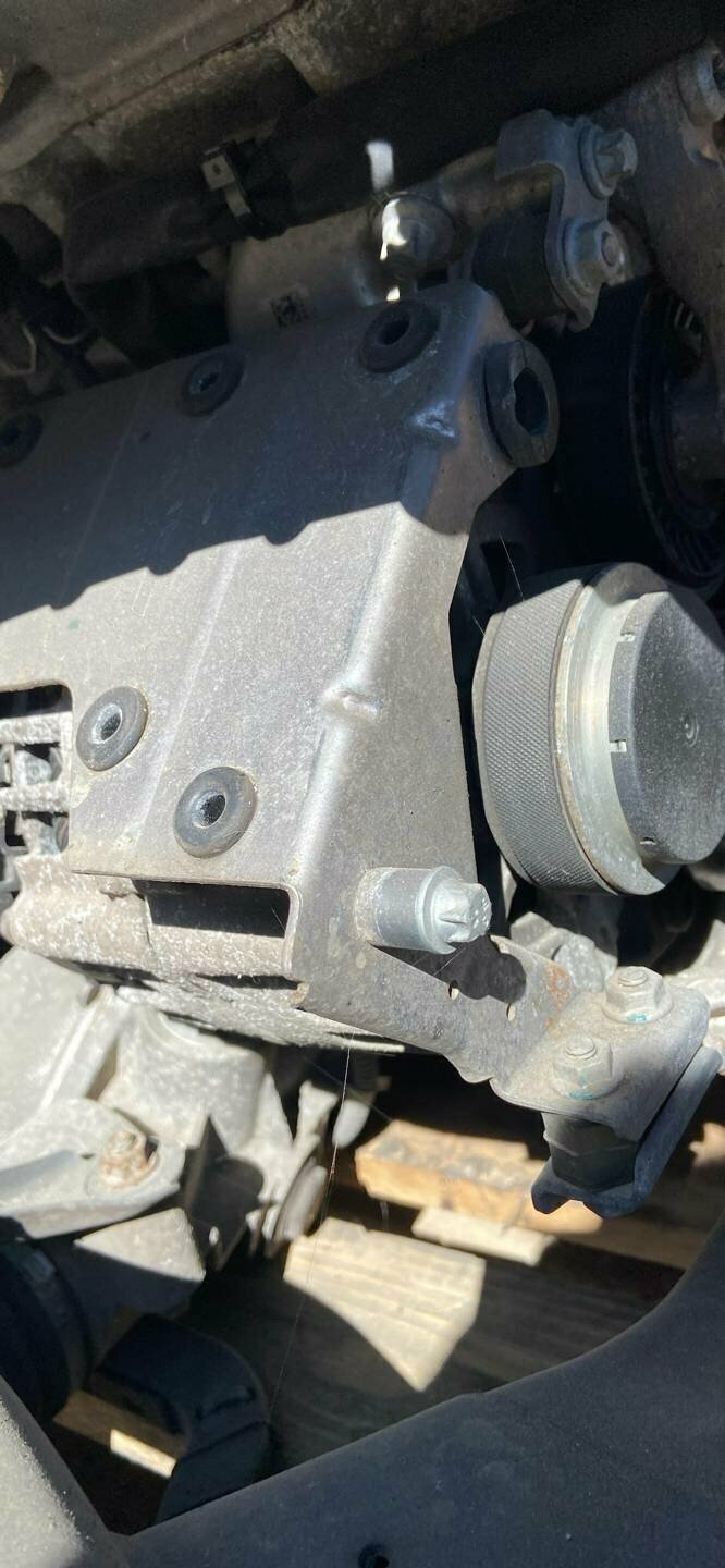 Генератор для Mercedes C W205 4.0 OEM A0009061705