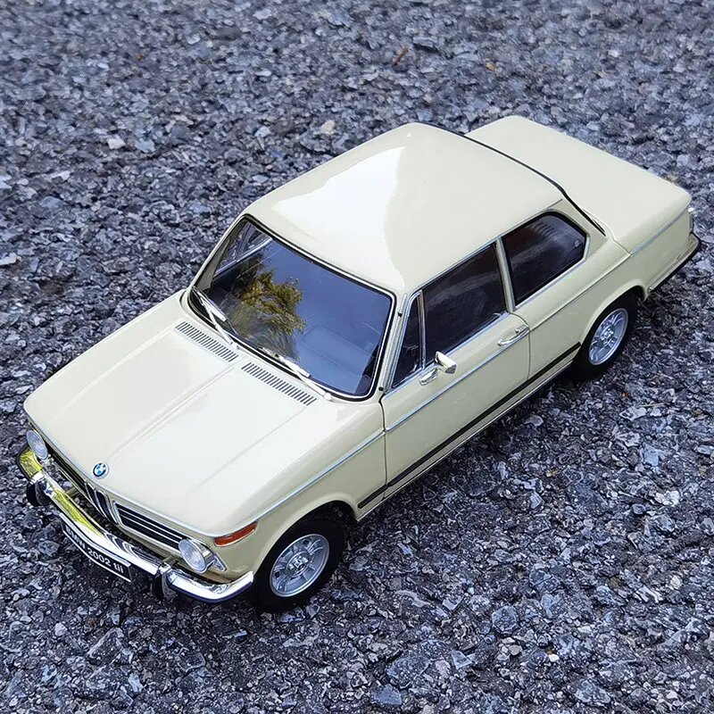 Модель BMW 2002 Turbo Beige 1:18 Kyosho