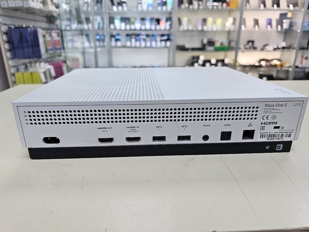 Игровая приставка Microsoft Xbox One S, Blu-ray, 500GB, белый + геймпад, Б/У, Уценка
