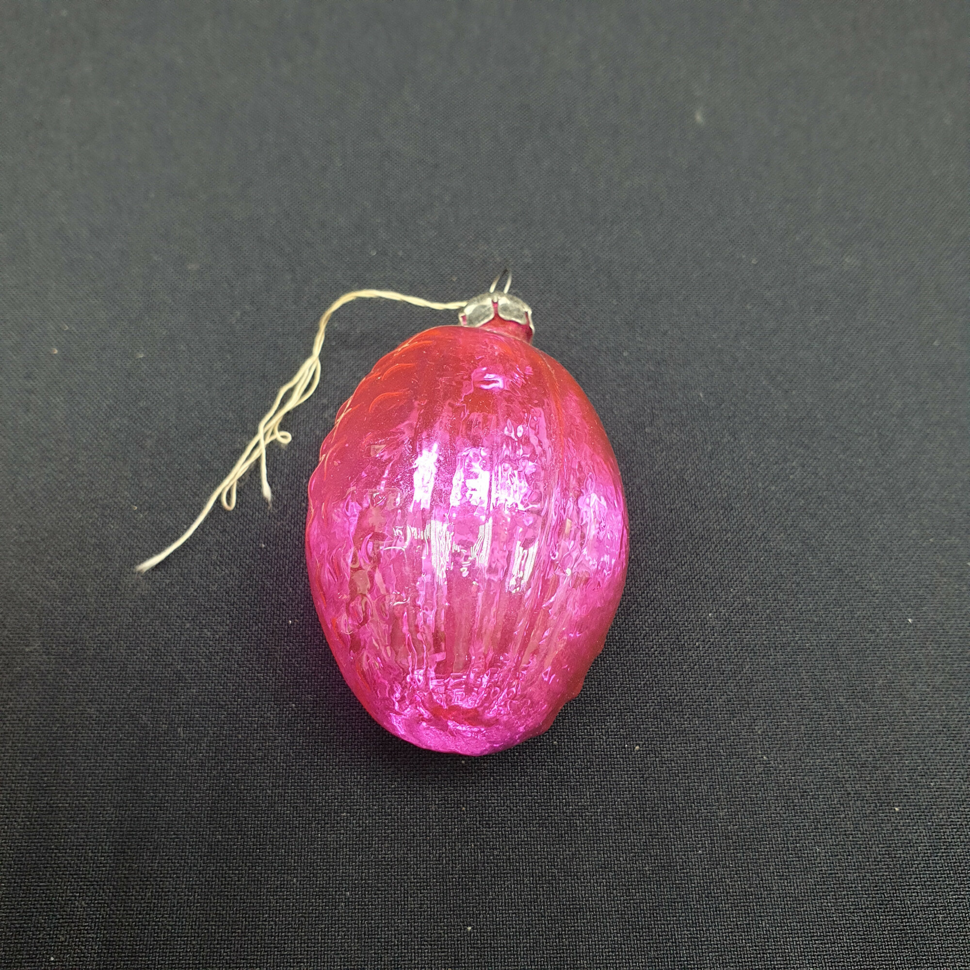 Игрушка елочная винтажная, СССР. Стекло, подвесная фигурка ореха розового цвета