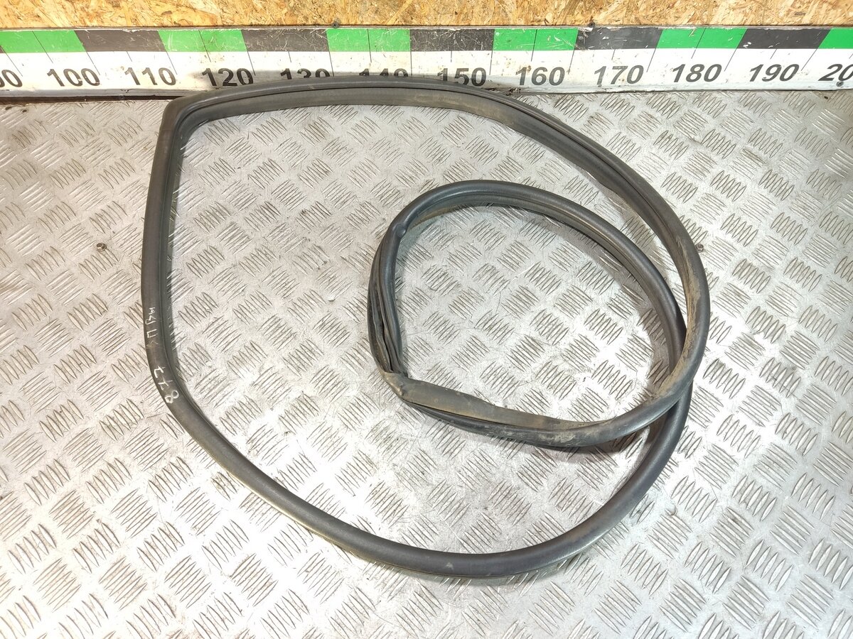 Уплотнитель двери задней правой HONDA Civic 2006-2012 72815SMGE01ZA