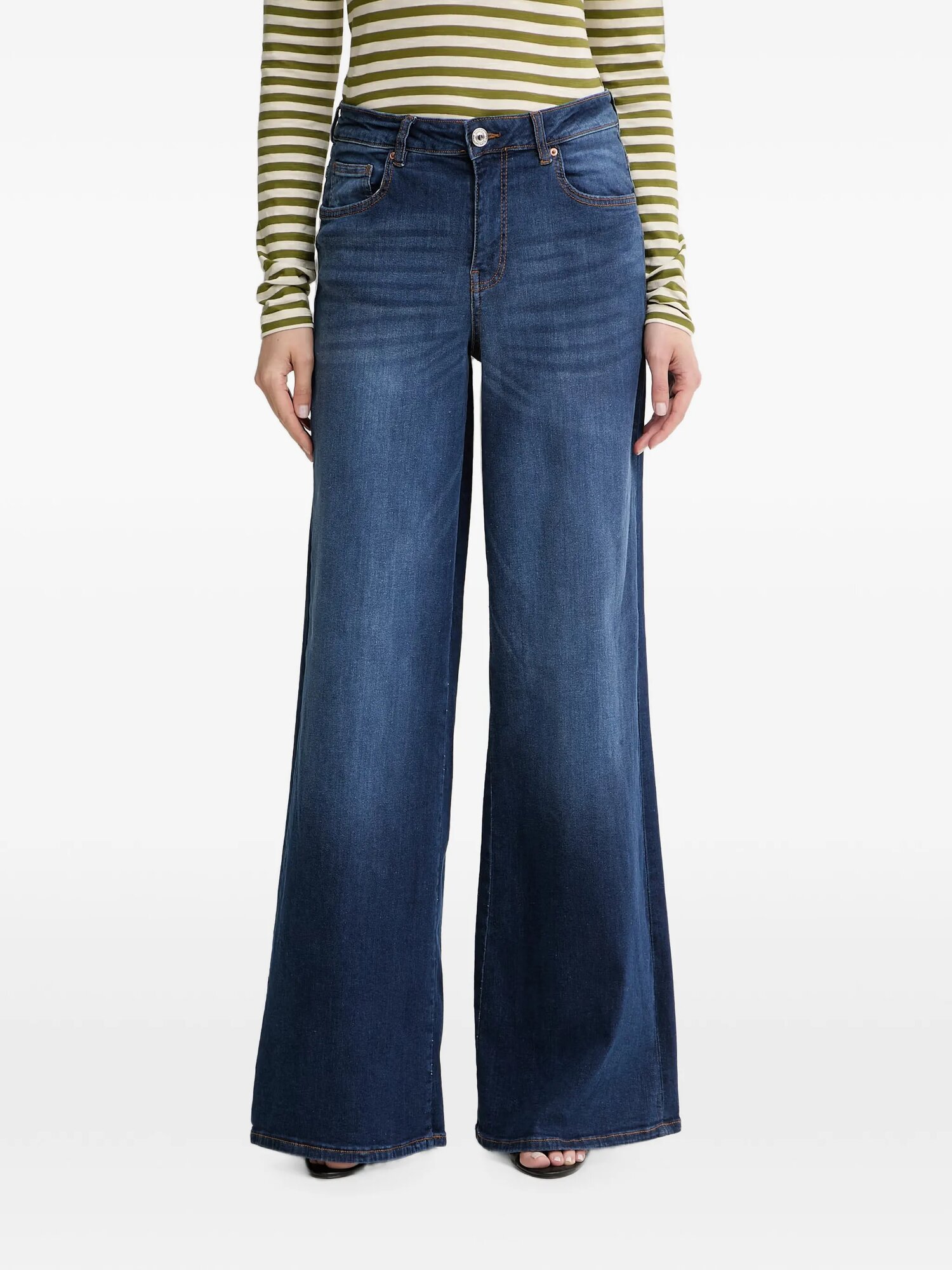 Джинсы Wide-leg whiskered jeans 