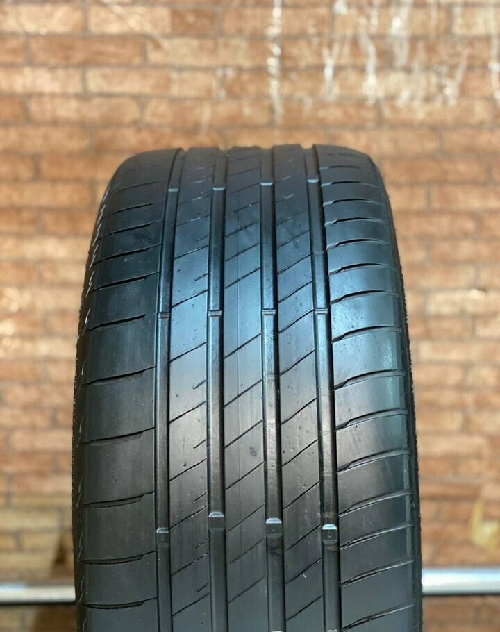 Bridgestone Potenza S005 235/35 R19