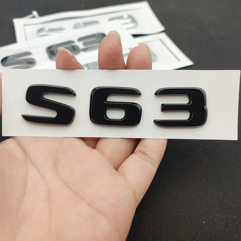 Наклейка S63 Glossy Black 17-24 на багажник автомобиля
