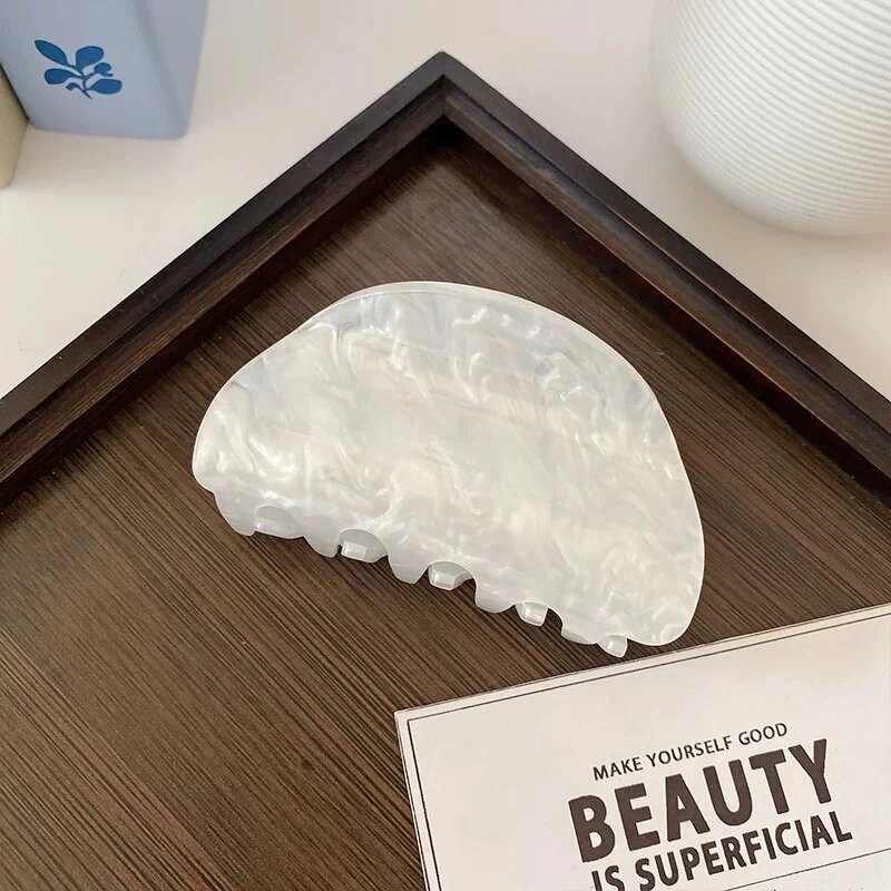 Акриловая заколка-краб для волос White Shell