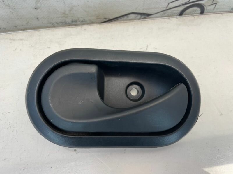 Ручка двери внутренняя Renault Duster 2014 8200733848 HSM F4RA400, задняя левая (с пробегом)